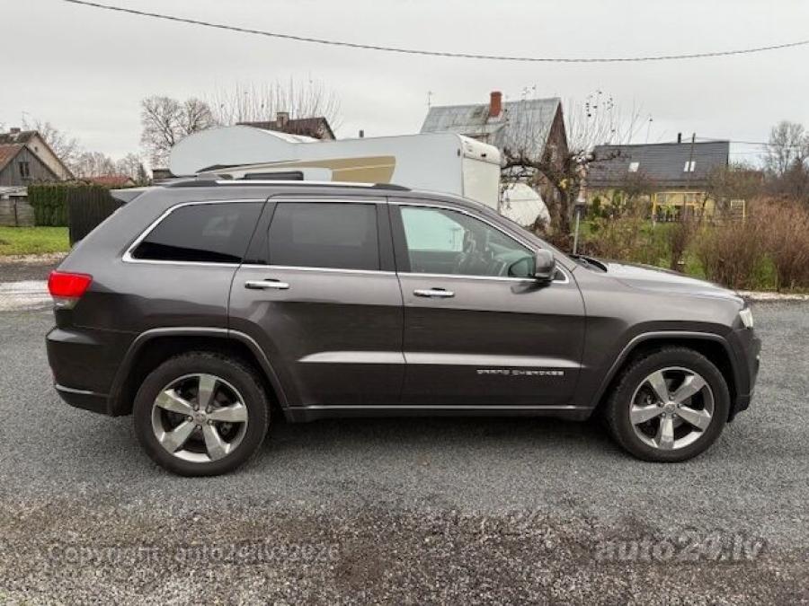 Grey Jeep Grand Cherokee 2014 in Tallinn, with an engine capacity of 3.00 L and mileage of 172 thousand km for 14800 €, photo 6 on AUTOMOTO.COM.LV