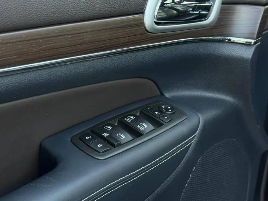 Pelēks Jeep Grand Cherokee 2014 Jelgava, ar dzinēja tilpumu 3.00 L un nobraukumu 214 tūkst. km par 13900 €, foto 15 vietnē AUTOMOTO.COM.LV