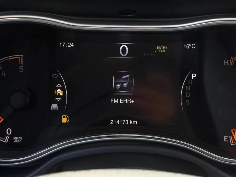Pelēks Jeep Grand Cherokee 2014 Jelgava, ar dzinēja tilpumu 3.00 L un nobraukumu 214 tūkst. km par 13900 €, foto 37 vietnē AUTOMOTO.COM.LV