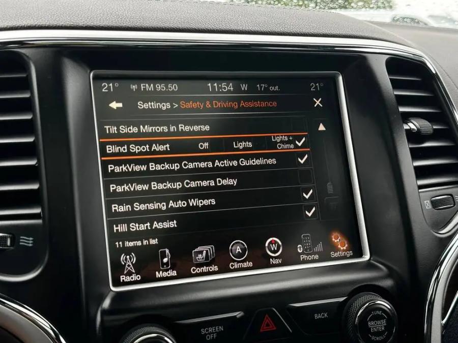 Pelēks Jeep Grand Cherokee 2014 Jelgava, ar dzinēja tilpumu 3.00 L un nobraukumu 214 tūkst. km par 13900 €, foto 40 vietnē AUTOMOTO.COM.LV