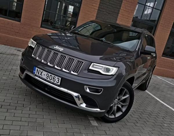 Grey Jeep Grand Cherokee 2014 in Riga, with an engine capacity of 3.00 L and mileage of 328 thousand km for 13990 €, photo 1 on AUTOMOTO.COM.LV
