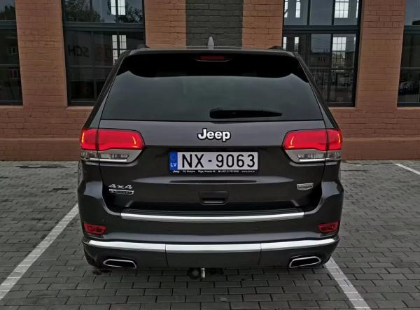 Grey Jeep Grand Cherokee 2014 in Riga, with an engine capacity of 3.00 L and mileage of 328 thousand km for 13990 €, photo 3 on AUTOMOTO.COM.LV