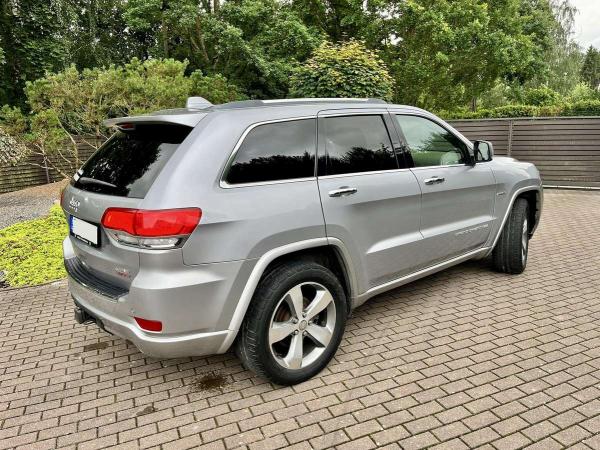 Pelēks Jeep Grand Cherokee 2014 Kauņa, ar dzinēja tilpumu 5.65 L un nobraukumu 211 tūkst. km par 16300 €, foto 4 vietnē AUTOMOTO.COM.LV