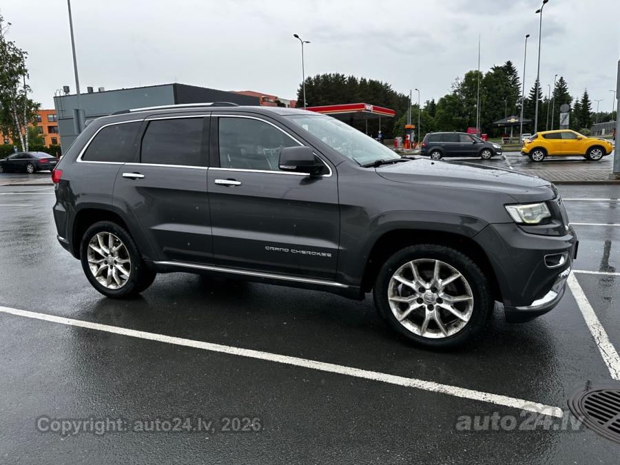 Pelēks Jeep Grand Cherokee 2014 Tallina, ar dzinēja tilpumu 3.00 L un nobraukumu 350 tūkst. km par 9000 €, foto 3 vietnē AUTOMOTO.COM.LV