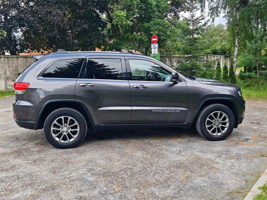 Pelēks Jeep Grand Cherokee 2014 Kauņa, ar dzinēja tilpumu 3.60 L un nobraukumu 198 tūkst. km par 12500 €, foto 7 vietnē AUTOMOTO.COM.LV