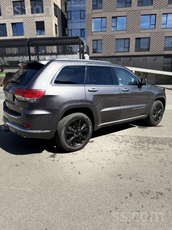 Pelēks Jeep Grand Cherokee 2014 Rīga, ar dzinēja tilpumu 3.00 L un nobraukumu 212 tūkst. km par 14200 €, foto 3 vietnē AUTOMOTO.COM.LV