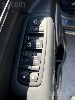 Pelēks Jeep Grand Cherokee 2014 Rīga, ar dzinēja tilpumu 3.00 L un nobraukumu 212 tūkst. km par 14200 €, foto 5 vietnē AUTOMOTO.COM.LV