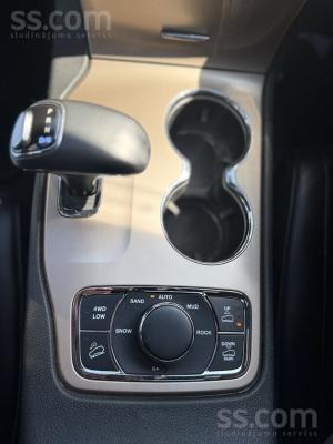 Pelēks Jeep Grand Cherokee 2014 Rīga, ar dzinēja tilpumu 3.00 L un nobraukumu 212 tūkst. km par 14200 €, foto 20 vietnē AUTOMOTO.COM.LV