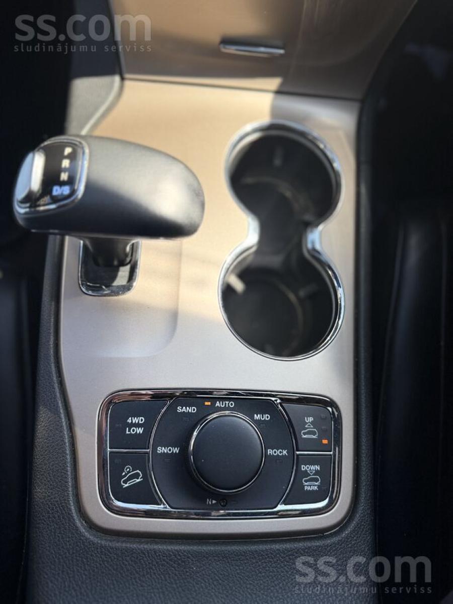 Pelēks Jeep Grand Cherokee 2014 Rīga, ar dzinēja tilpumu 3.00 L un nobraukumu 212 tūkst. km par 14200 €, foto 20 vietnē AUTOMOTO.COM.LV
