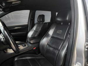 Pelēks Jeep Grand Cherokee 2014 Šauļi, ar dzinēja tilpumu 3.60 L un nobraukumu 264 tūkst. km par 7900 €, foto 11 vietnē AUTOMOTO.COM.LV