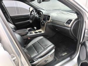 Pelēks Jeep Grand Cherokee 2014 Šauļi, ar dzinēja tilpumu 3.60 L un nobraukumu 264 tūkst. km par 7900 €, foto 16 vietnē AUTOMOTO.COM.LV