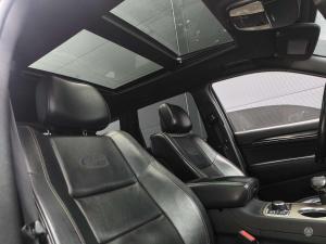 Pelēks Jeep Grand Cherokee 2014 Šauļi, ar dzinēja tilpumu 3.60 L un nobraukumu 264 tūkst. km par 7900 €, foto 17 vietnē AUTOMOTO.COM.LV