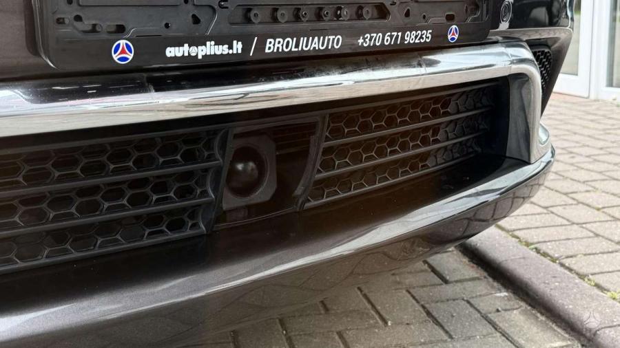 Grey Jeep Grand Cherokee 2014 in Radviliskis, with an engine capacity of 3.60 L and mileage of 215 thousand km for 14850 €, photo 9 on AUTOMOTO.COM.LV