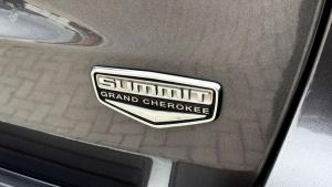 Grey Jeep Grand Cherokee 2014 in Radviliskis, with an engine capacity of 3.60 L and mileage of 215 thousand km for 14850 €, photo 17 on AUTOMOTO.COM.LV