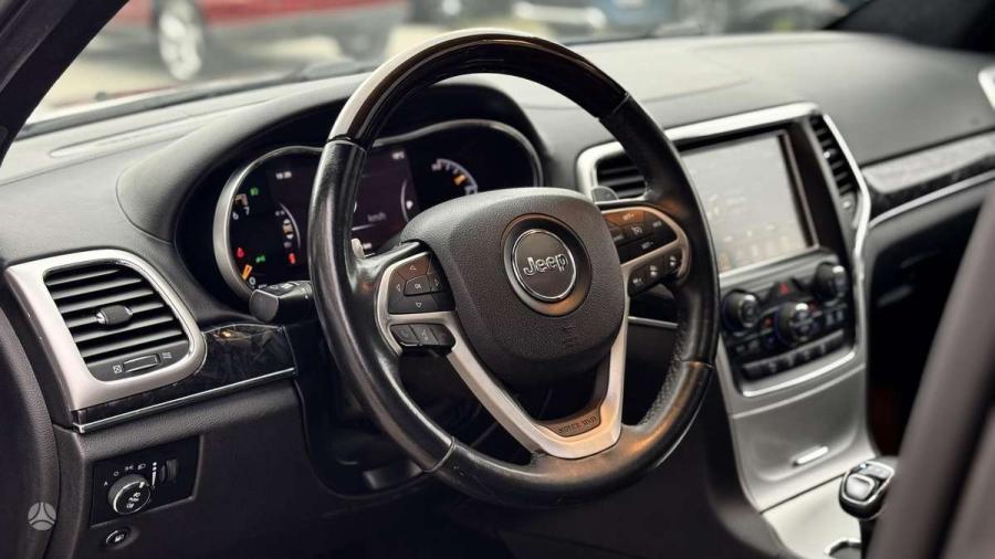 Grey Jeep Grand Cherokee 2014 in Radviliskis, with an engine capacity of 3.60 L and mileage of 215 thousand km for 14850 €, photo 19 on AUTOMOTO.COM.LV