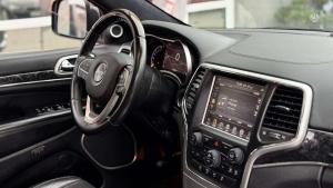 Grey Jeep Grand Cherokee 2014 in Radviliskis, with an engine capacity of 3.60 L and mileage of 215 thousand km for 14850 €, photo 20 on AUTOMOTO.COM.LV