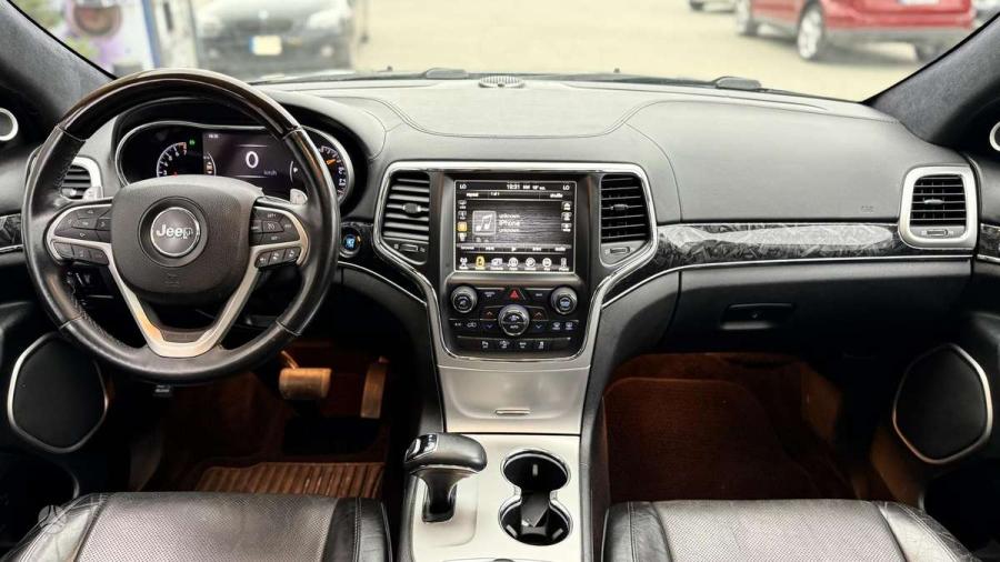 Grey Jeep Grand Cherokee 2014 in Radviliskis, with an engine capacity of 3.60 L and mileage of 215 thousand km for 14850 €, photo 21 on AUTOMOTO.COM.LV