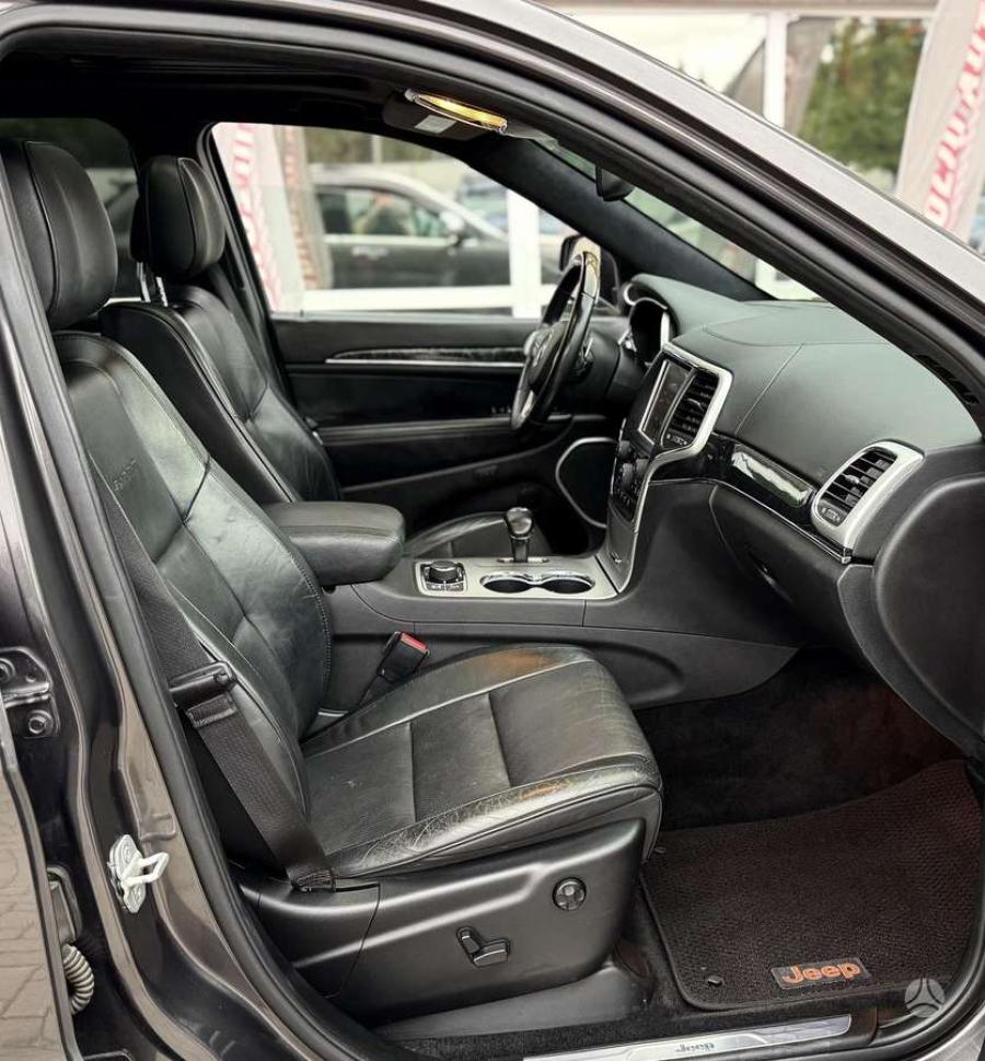 Grey Jeep Grand Cherokee 2014 in Radviliskis, with an engine capacity of 3.60 L and mileage of 215 thousand km for 14850 €, photo 22 on AUTOMOTO.COM.LV