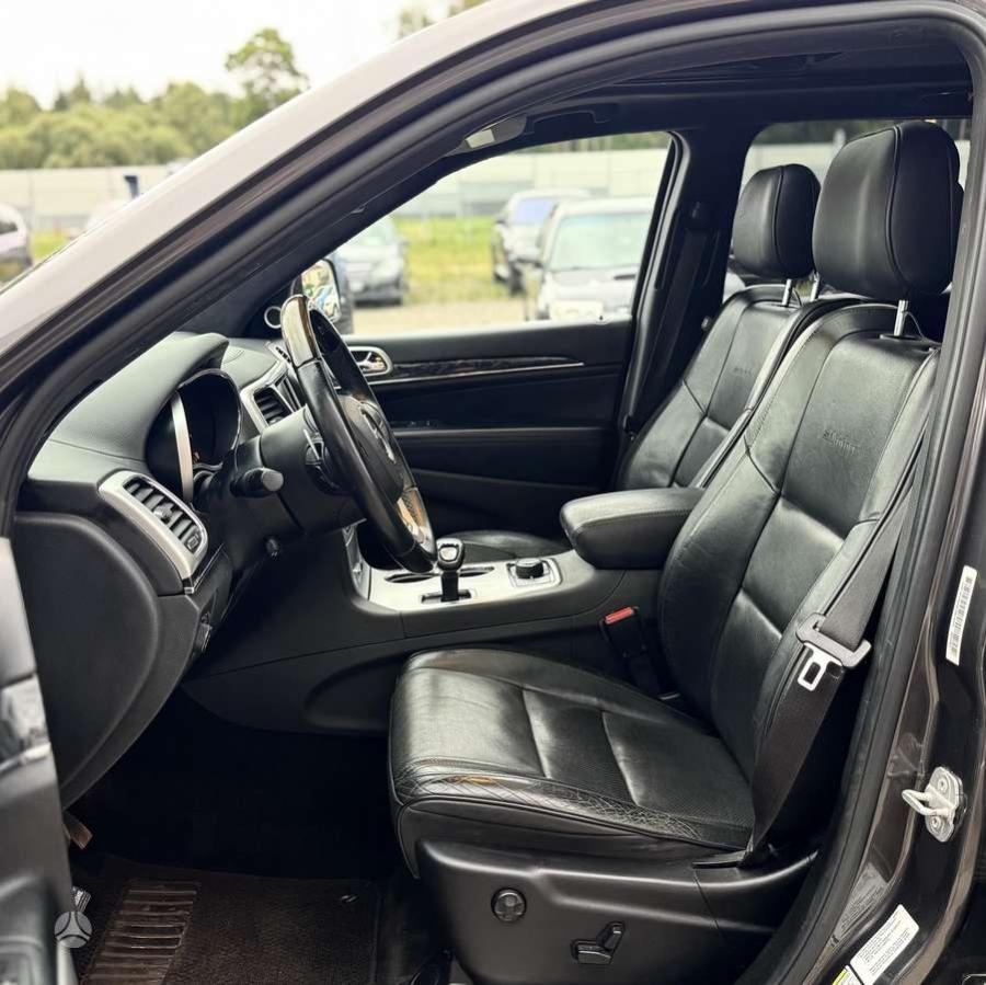 Grey Jeep Grand Cherokee 2014 in Radviliskis, with an engine capacity of 3.60 L and mileage of 215 thousand km for 14850 €, photo 23 on AUTOMOTO.COM.LV