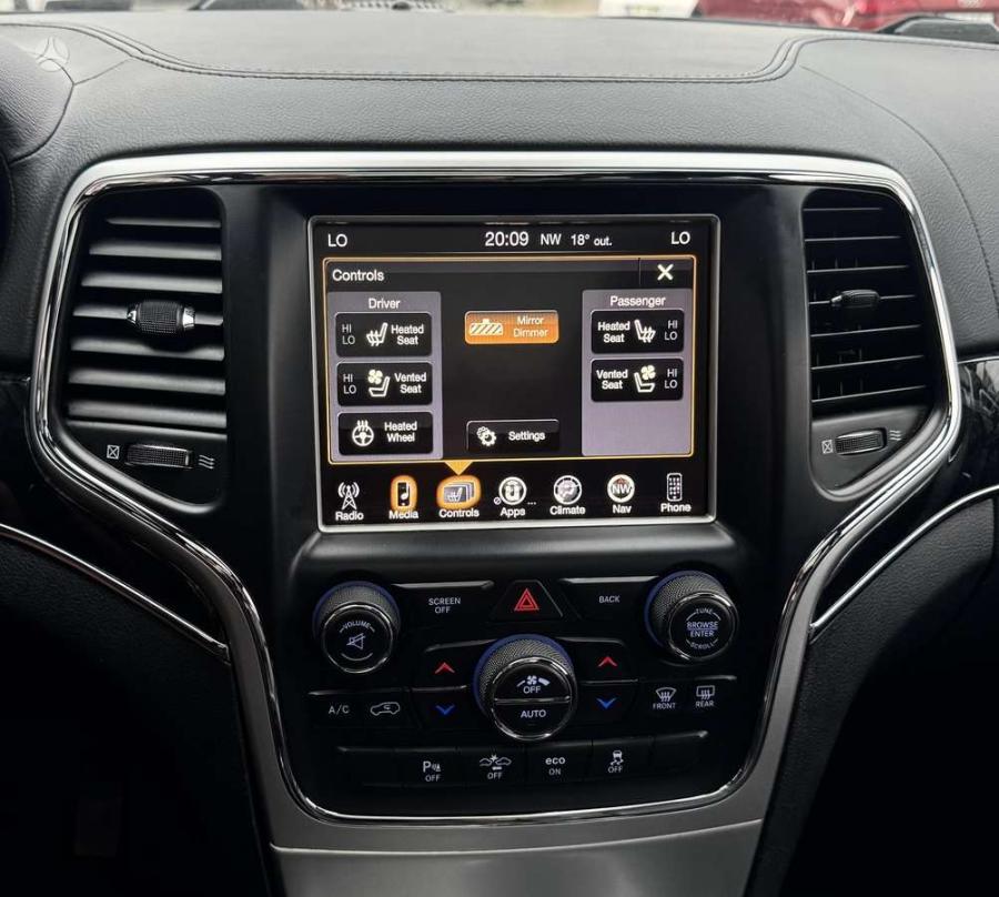 Grey Jeep Grand Cherokee 2014 in Radviliskis, with an engine capacity of 3.60 L and mileage of 215 thousand km for 14850 €, photo 26 on AUTOMOTO.COM.LV