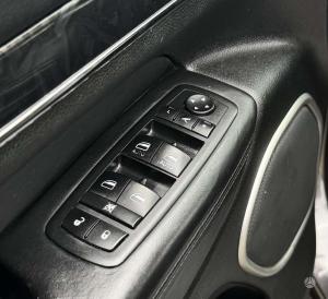 Grey Jeep Grand Cherokee 2014 in Radviliskis, with an engine capacity of 3.60 L and mileage of 215 thousand km for 14850 €, photo 32 on AUTOMOTO.COM.LV