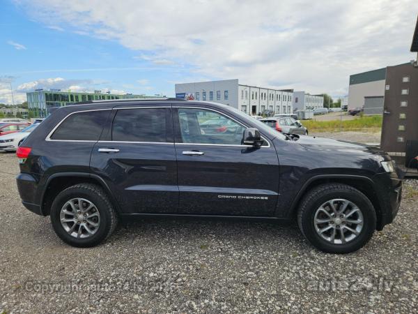 Grey Jeep Grand Cherokee 2014 in Tartu, with an engine capacity of 3.00 L and mileage of 276 thousand km for 11290 €, photo 3 on AUTOMOTO.COM.LV