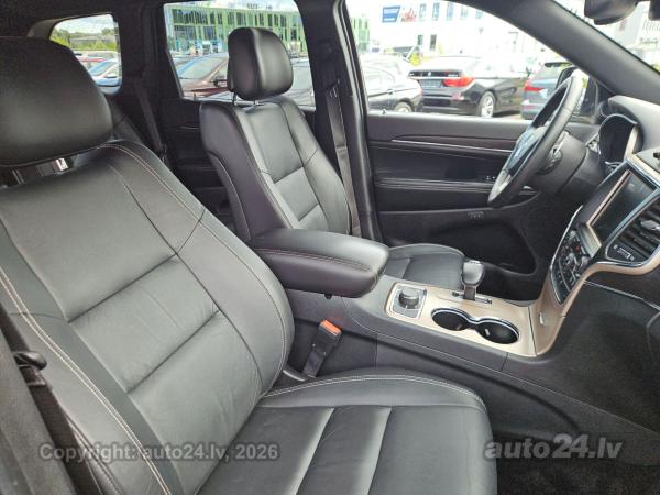 Grey Jeep Grand Cherokee 2014 in Tartu, with an engine capacity of 3.00 L and mileage of 276 thousand km for 11290 €, photo 8 on AUTOMOTO.COM.LV