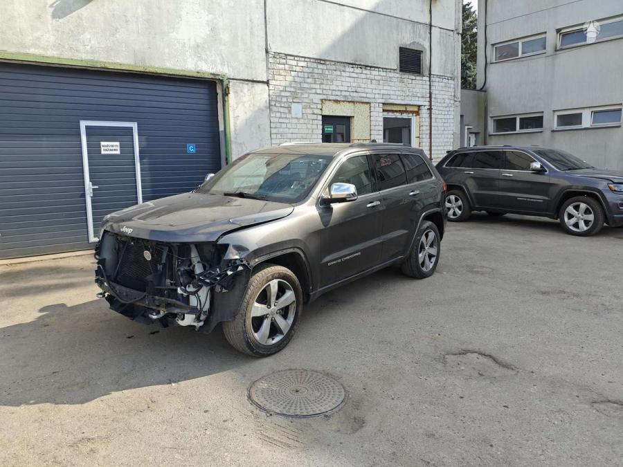 Grey Jeep Grand Cherokee 2014 in Kaunas, with an engine capacity of 5.65 L and mileage of 193 thousand km for 8900 €, photo 5 on AUTOMOTO.COM.LV