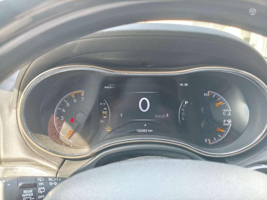 Grey Jeep Grand Cherokee 2014 in Kaunas, with an engine capacity of 5.65 L and mileage of 193 thousand km for 8900 €, photo 7 on AUTOMOTO.COM.LV
