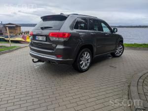 Pelēks Jeep Grand Cherokee 2014 Ogre, ar dzinēja tilpumu 3.00 L un nobraukumu 347 tūkst. km par 13000 €, foto 7 vietnē AUTOMOTO.COM.LV