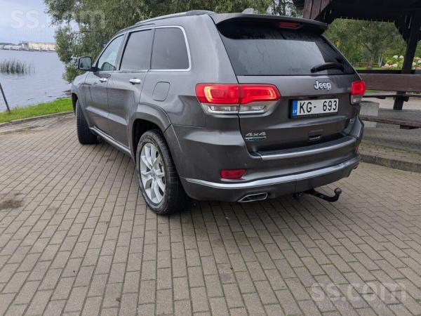 Grey Jeep Grand Cherokee 2014 in Ogre, with an engine capacity of 3.00 L and mileage of 347 thousand km for 13000 €, photo 8 on AUTOMOTO.COM.LV