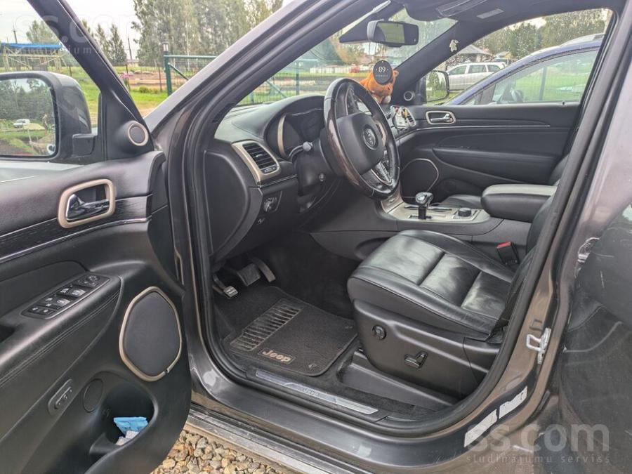 Pelēks Jeep Grand Cherokee 2014 Ogre, ar dzinēja tilpumu 3.00 L un nobraukumu 347 tūkst. km par 13000 €, foto 12 vietnē AUTOMOTO.COM.LV