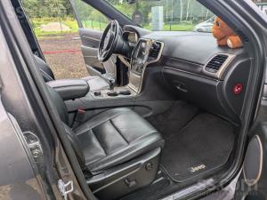 Pelēks Jeep Grand Cherokee 2014 Ogre, ar dzinēja tilpumu 3.00 L un nobraukumu 347 tūkst. km par 13000 €, foto 14 vietnē AUTOMOTO.COM.LV