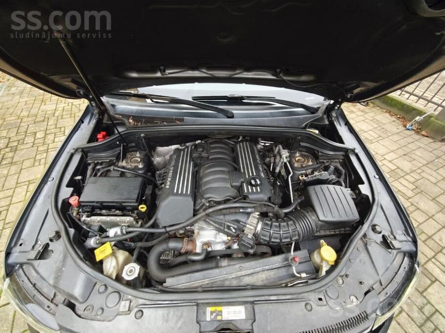 Grey Jeep Grand Cherokee 2014 in Riga, with an engine capacity of 6.40 L and mileage of 232 thousand km for 23500 €, photo 19 on AUTOMOTO.COM.LV