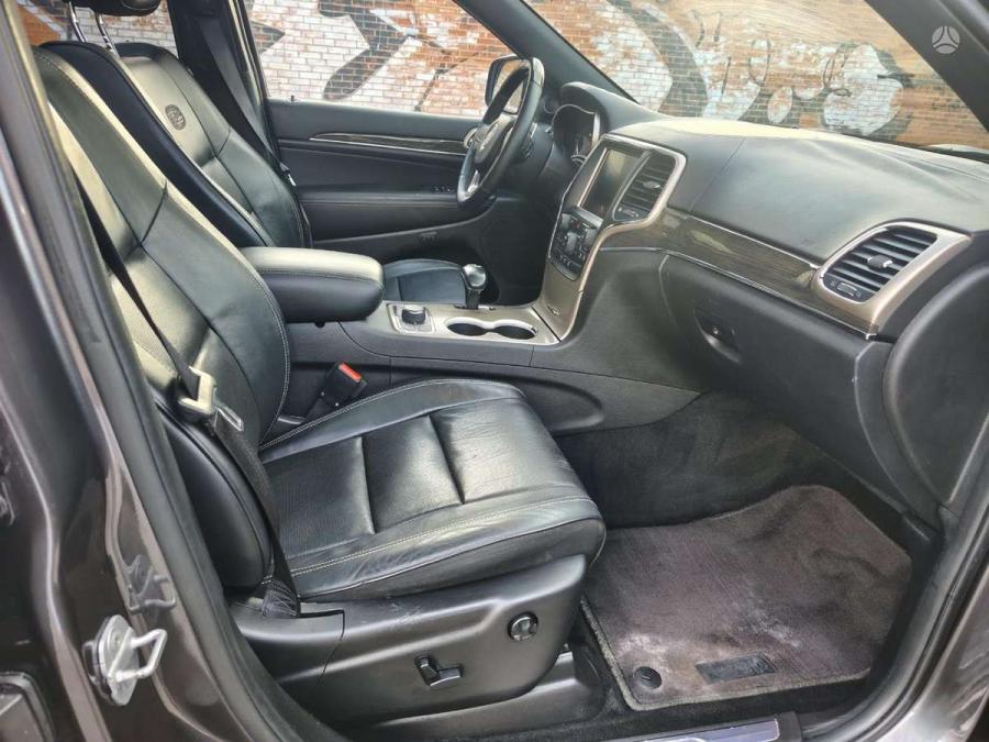 Pelēks Jeep Grand Cherokee 2014 Šauļi, ar dzinēja tilpumu 3.60 L un nobraukumu 208 tūkst. km par 11300 €, foto 13 vietnē AUTOMOTO.COM.LV
