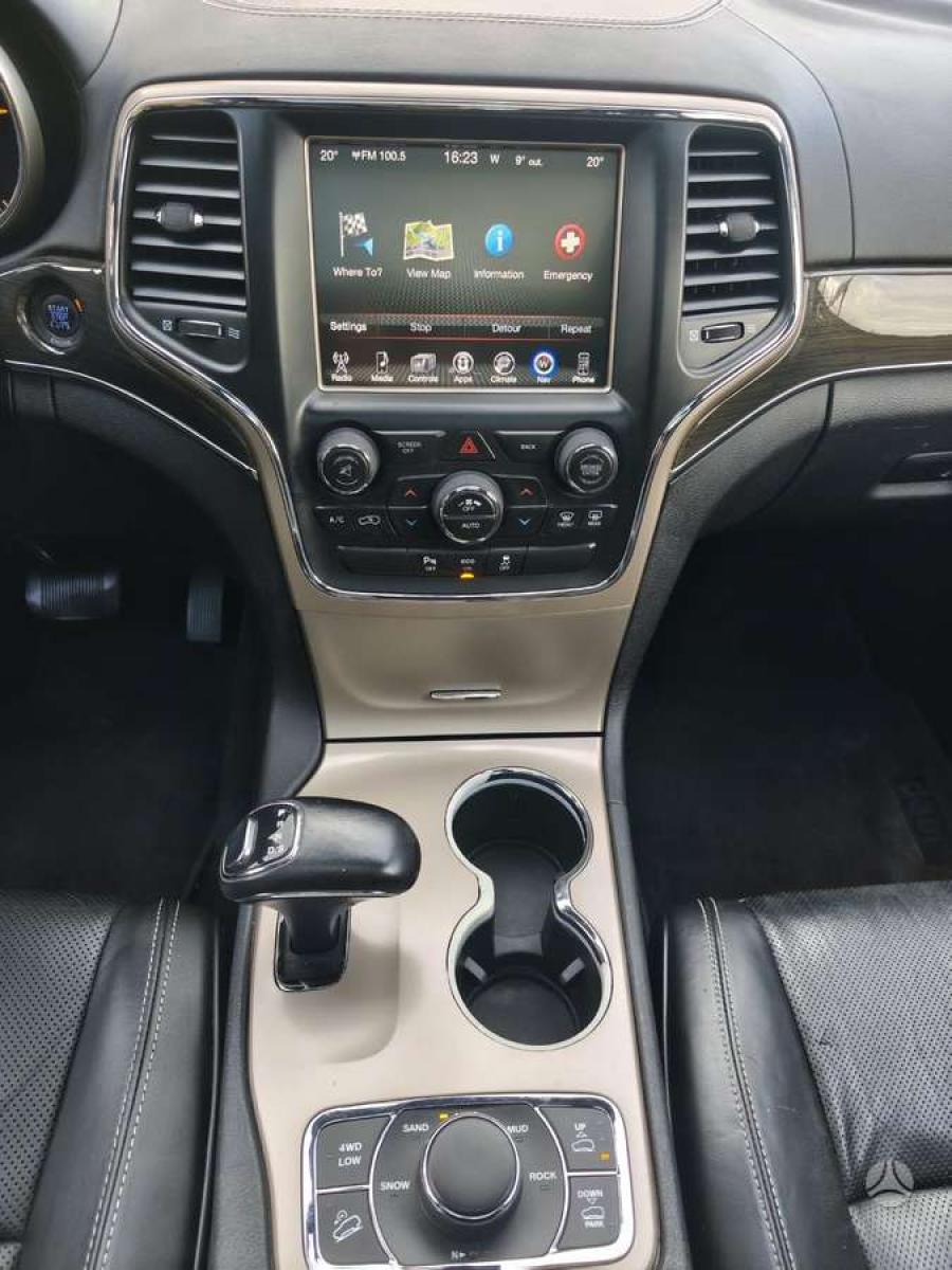 Pelēks Jeep Grand Cherokee 2014 Šauļi, ar dzinēja tilpumu 3.60 L un nobraukumu 208 tūkst. km par 11300 €, foto 16 vietnē AUTOMOTO.COM.LV
