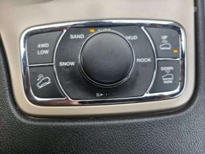 Pelēks Jeep Grand Cherokee 2014 Šauļi, ar dzinēja tilpumu 3.60 L un nobraukumu 208 tūkst. km par 11300 €, foto 22 vietnē AUTOMOTO.COM.LV