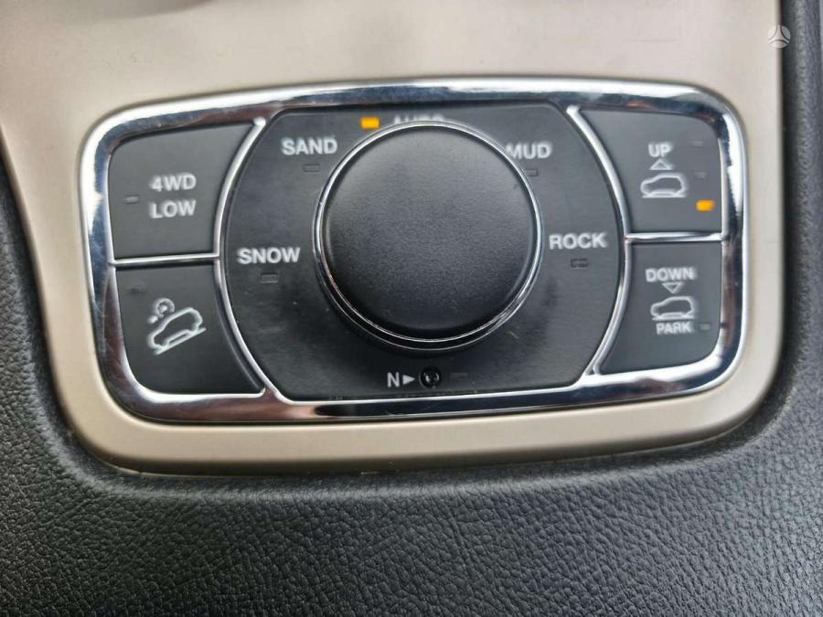 Pelēks Jeep Grand Cherokee 2014 Šauļi, ar dzinēja tilpumu 3.60 L un nobraukumu 208 tūkst. km par 11300 €, foto 22 vietnē AUTOMOTO.COM.LV
