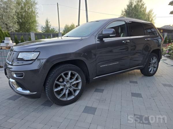 Pelēks Jeep Grand Cherokee 2015 Rīga, ar dzinēja tilpumu 3.00 L un nobraukumu 240 tūkst. km par 18500 €, foto 2 vietnē AUTOMOTO.COM.LV