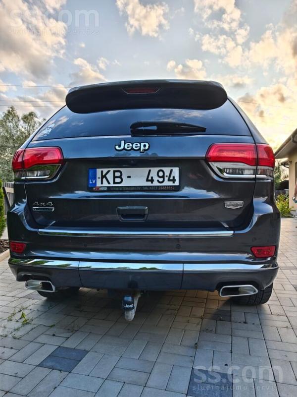 Pelēks Jeep Grand Cherokee 2015 Rīga, ar dzinēja tilpumu 3.00 L un nobraukumu 240 tūkst. km par 18500 €, foto 3 vietnē AUTOMOTO.COM.LV