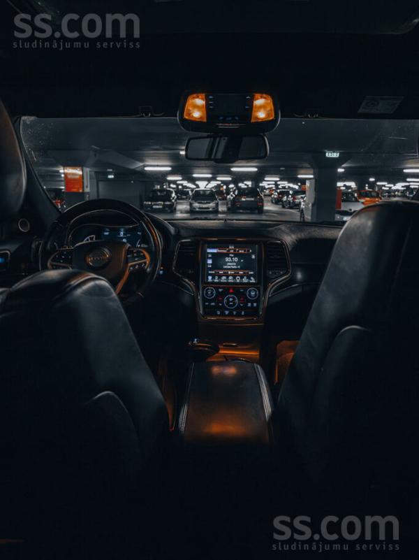 Grey Jeep Grand Cherokee 2015 in Riga, with an engine capacity of 3.00 L and mileage of 226 thousand km for 12000 €, photo 11 on AUTOMOTO.COM.LV