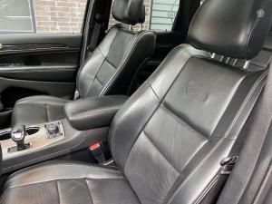 Grey Jeep Grand Cherokee 2015 in Marijampole, with an engine capacity of 2.99 L and mileage of 91 thousand km for 17999 €, photo 19 on AUTOMOTO.COM.LV