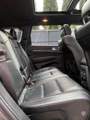 Grey Jeep Grand Cherokee 2015 in Marijampole, with an engine capacity of 2.99 L and mileage of 91 thousand km for 17999 €, photo 28 on AUTOMOTO.COM.LV