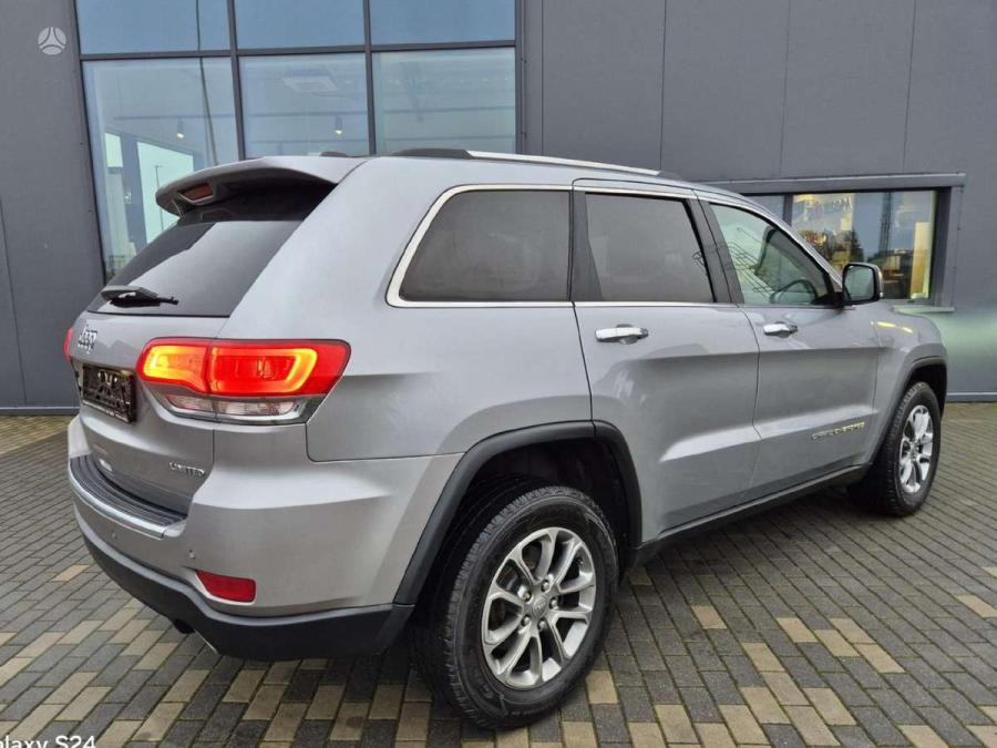 Pelēks Jeep Grand Cherokee 2015 Šauļi, ar dzinēja tilpumu 3.60 L un nobraukumu 230 tūkst. km par 13400 €, foto 6 vietnē AUTOMOTO.COM.LV