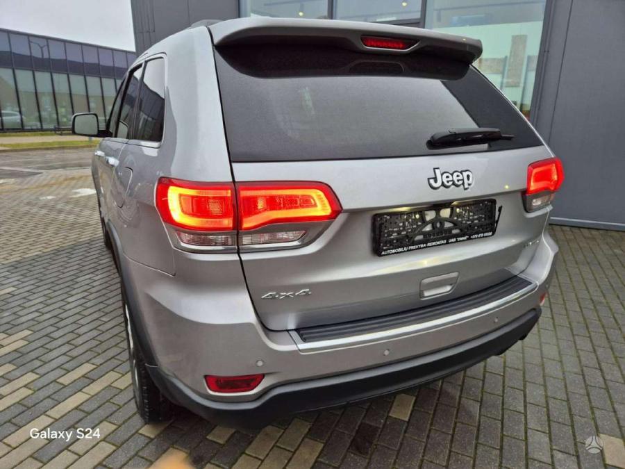 Pelēks Jeep Grand Cherokee 2015 Šauļi, ar dzinēja tilpumu 3.60 L un nobraukumu 230 tūkst. km par 13400 €, foto 10 vietnē AUTOMOTO.COM.LV
