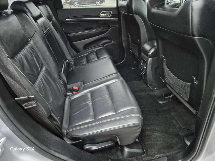 Pelēks Jeep Grand Cherokee 2015 Šauļi, ar dzinēja tilpumu 3.60 L un nobraukumu 230 tūkst. km par 13400 €, foto 19 vietnē AUTOMOTO.COM.LV