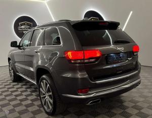 Grey Jeep Grand Cherokee 2015 in Marijampole, with an engine capacity of 2.99 L and mileage of 156 thousand km for 10999 €, photo 29 on AUTOMOTO.COM.LV