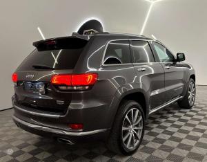 Grey Jeep Grand Cherokee 2015 in Marijampole, with an engine capacity of 2.99 L and mileage of 156 thousand km for 10999 €, photo 32 on AUTOMOTO.COM.LV