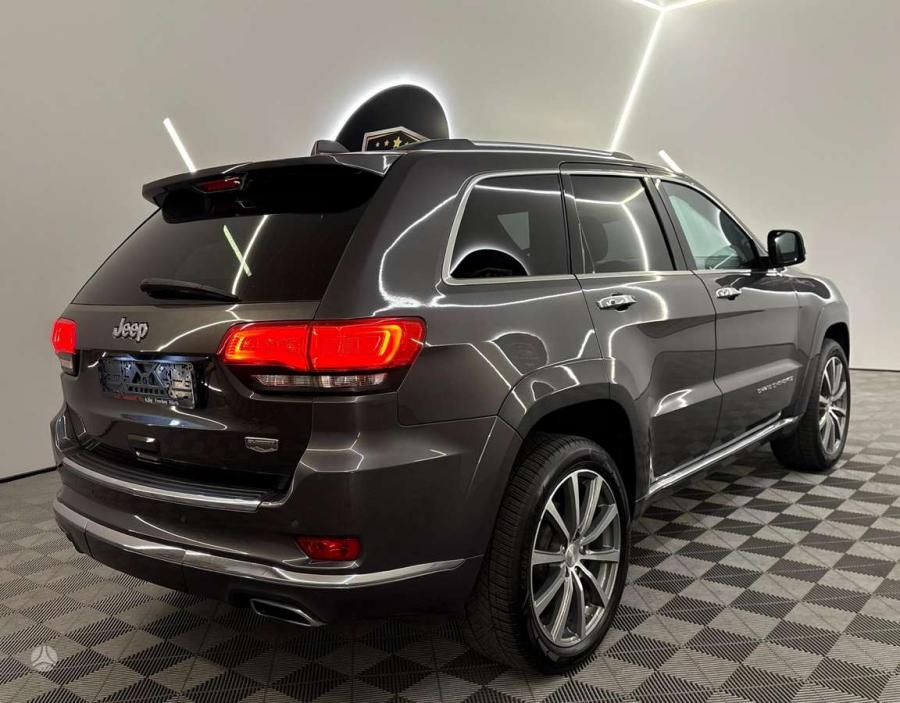 Grey Jeep Grand Cherokee 2015 in Marijampole, with an engine capacity of 2.99 L and mileage of 156 thousand km for 10999 €, photo 32 on AUTOMOTO.COM.LV
