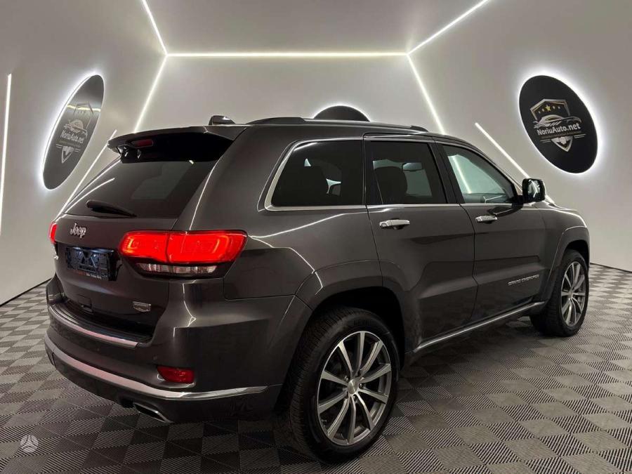 Grey Jeep Grand Cherokee 2015 in Marijampole, with an engine capacity of 2.99 L and mileage of 156 thousand km for 10999 €, photo 33 on AUTOMOTO.COM.LV
